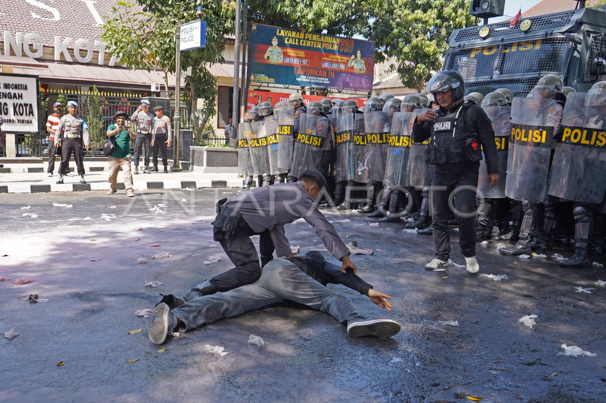 Latihan Sispamkota di Magelang | ANTARA Foto