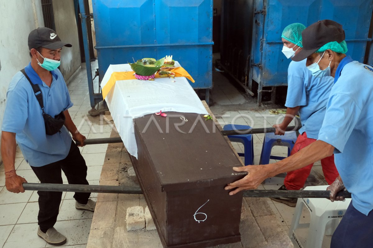 Kremasi jenazah telantar di Bali | ANTARA Foto