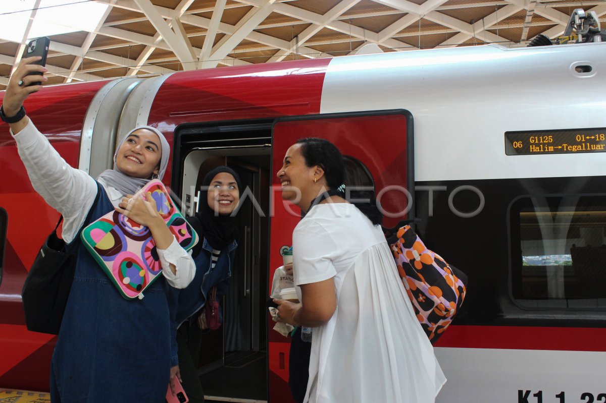 Kereta Cepat Whoosh tambah jadwal perjalanan | ANTARA Foto