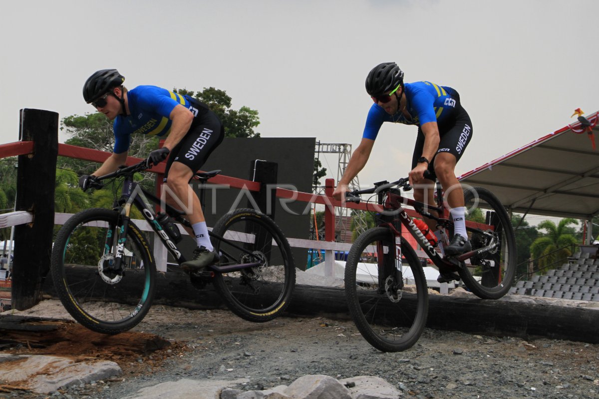Latihan resmi balap sepeda gunung UCI MTB | ANTARA Foto
