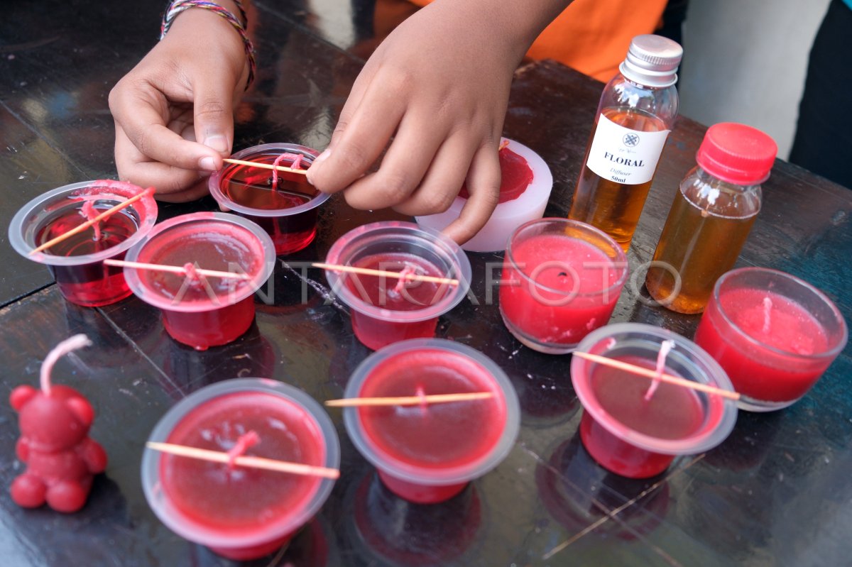 Pembuatan lilin dari limbah minyak jelantah | ANTARA Foto