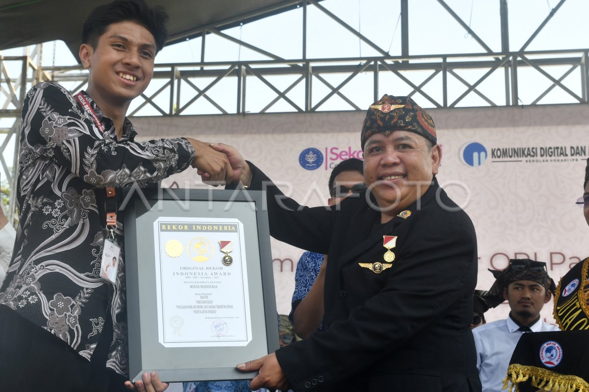 Pemecahan rekor ORI pagelaran angklung | ANTARA Foto Pemecahan rekor ORI pagelaran angklung | ANTARA Foto