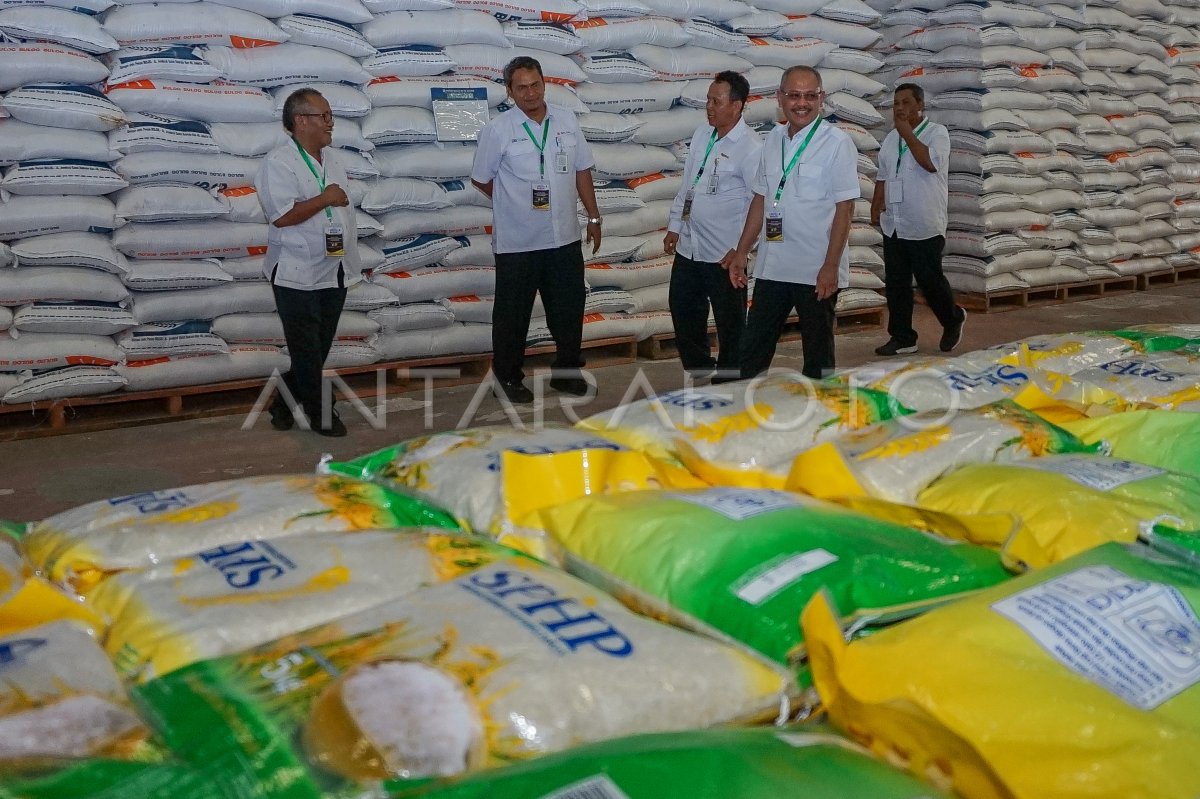 Stok beras Bulog | ANTARA Foto