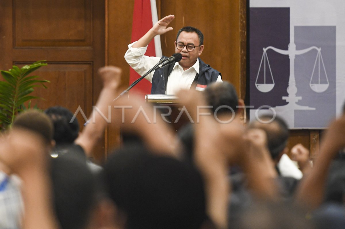 Deklarasi advokat sebagai Tim Hukum Nasional Amin | ANTARA Foto Deklarasi advokat sebagai Tim Hukum Nasional Amin | ANTARA Foto