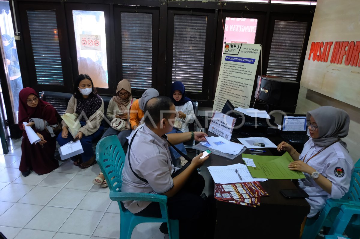 Layanan Pindah Memilih di KPU Pontianak | ANTARA Foto