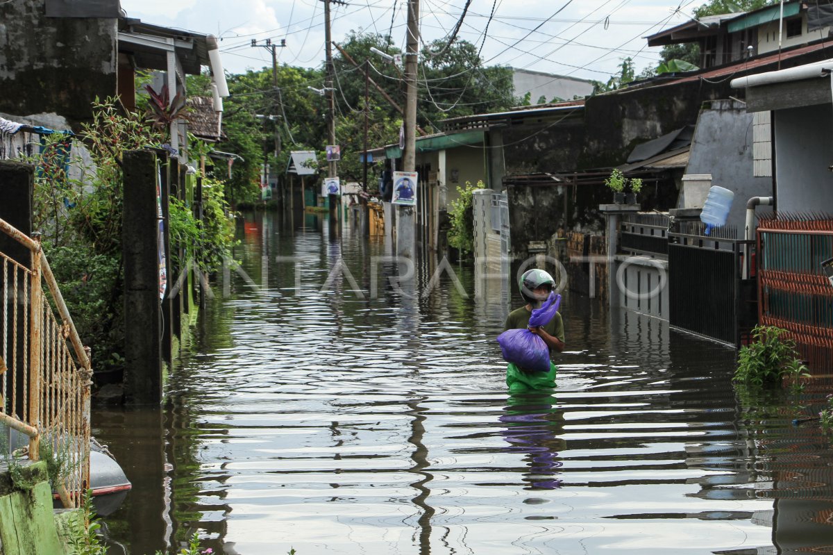 Banjir rendam rumah warga di Makassar | ANTARA Foto