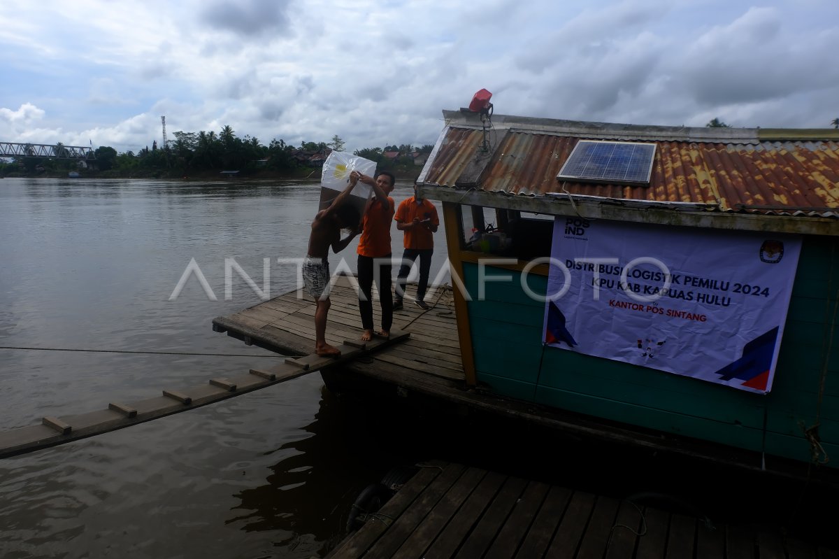 Distribusi logistik Pemilu melalui jalur sungai | ANTARA Foto Distribusi logistik Pemilu melalui jalur sungai | ANTARA Foto