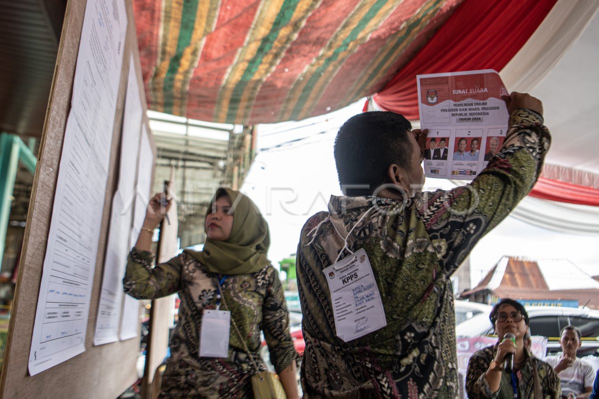 Calculation of voice mail in TPS Palembang | ANTARA Foto Calculation of voice mail in TPS Palembang | ANTARA Foto