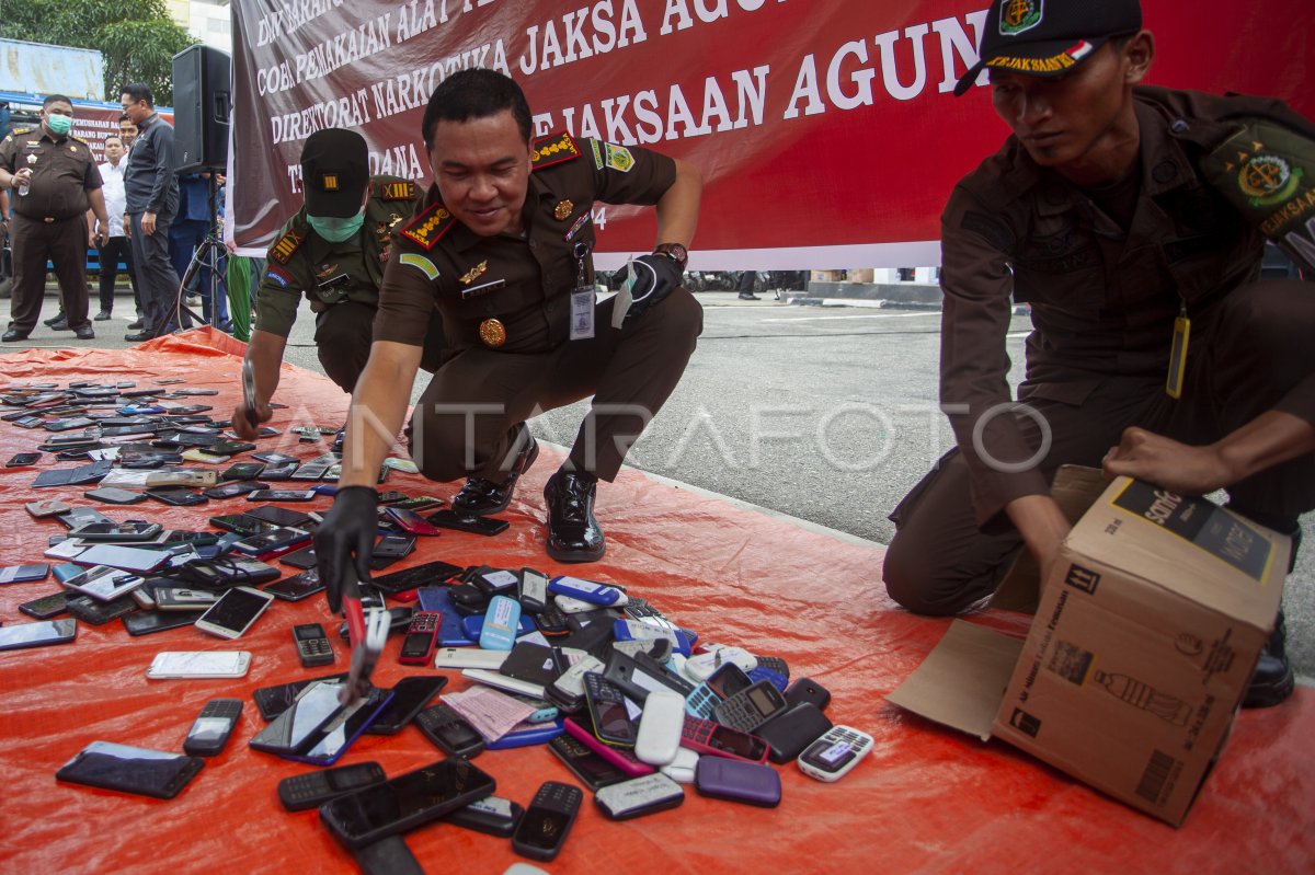 Pemusnahan barang bukti Kejari Batam | ANTARA Foto