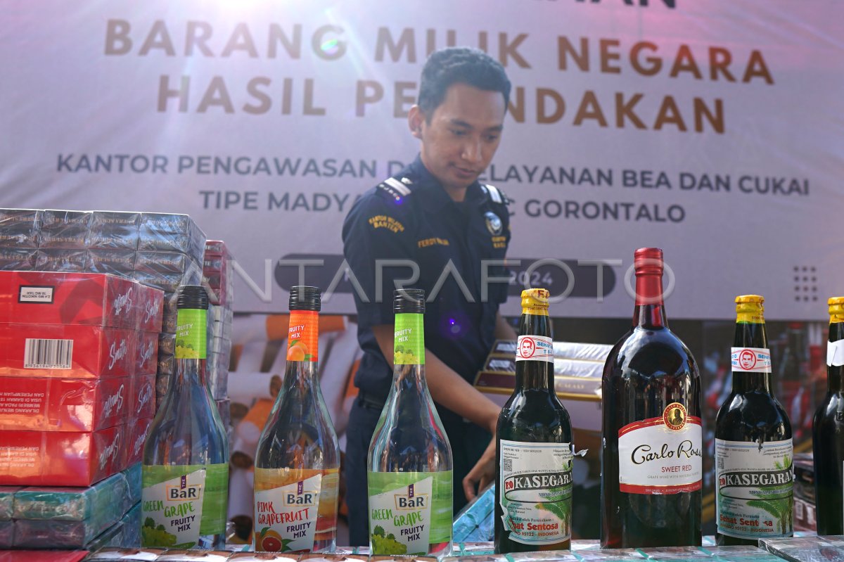 Pemusnahan rokok dan minuman keras ilegal | ANTARA Foto