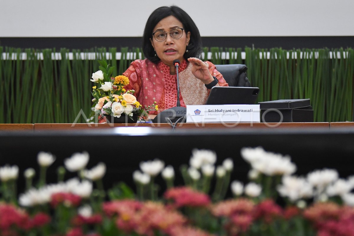 Pemberian THR dan Gaji ke-13 ASN 2024 | ANTARA Foto Pemberian THR dan Gaji ke-13 ASN 2024 | ANTARA Foto