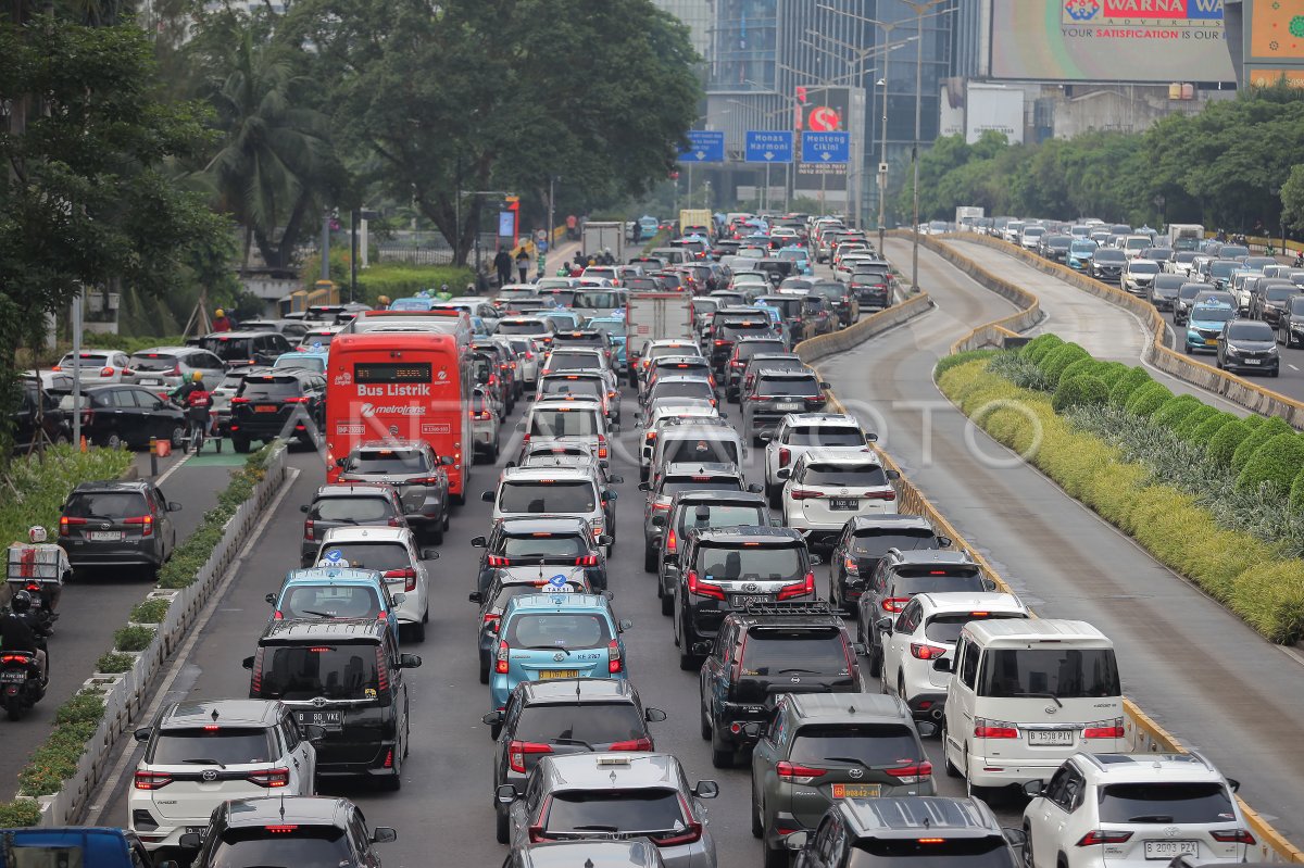 Kemacetan lalu lintas jalan Jendral Sudirman | ANTARA Foto