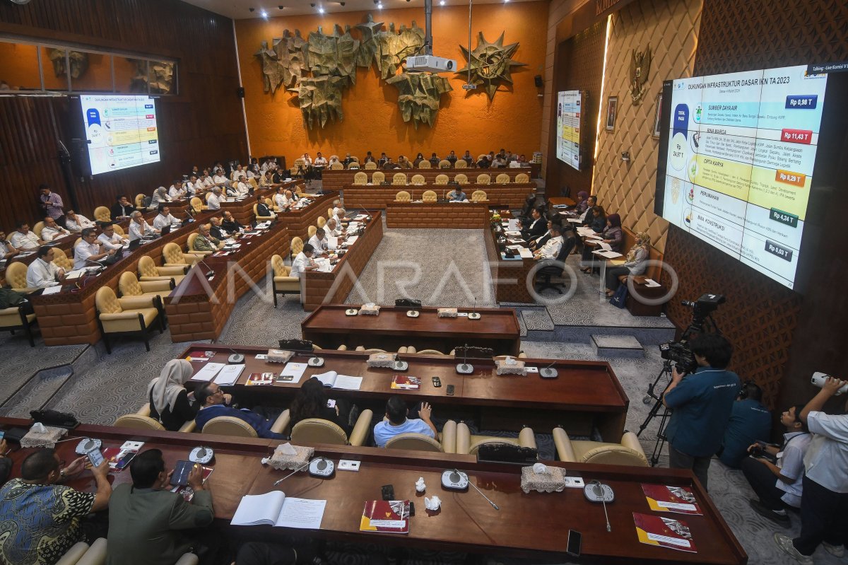 Raker DPR dan Kementerian PUPR | ANTARA Foto