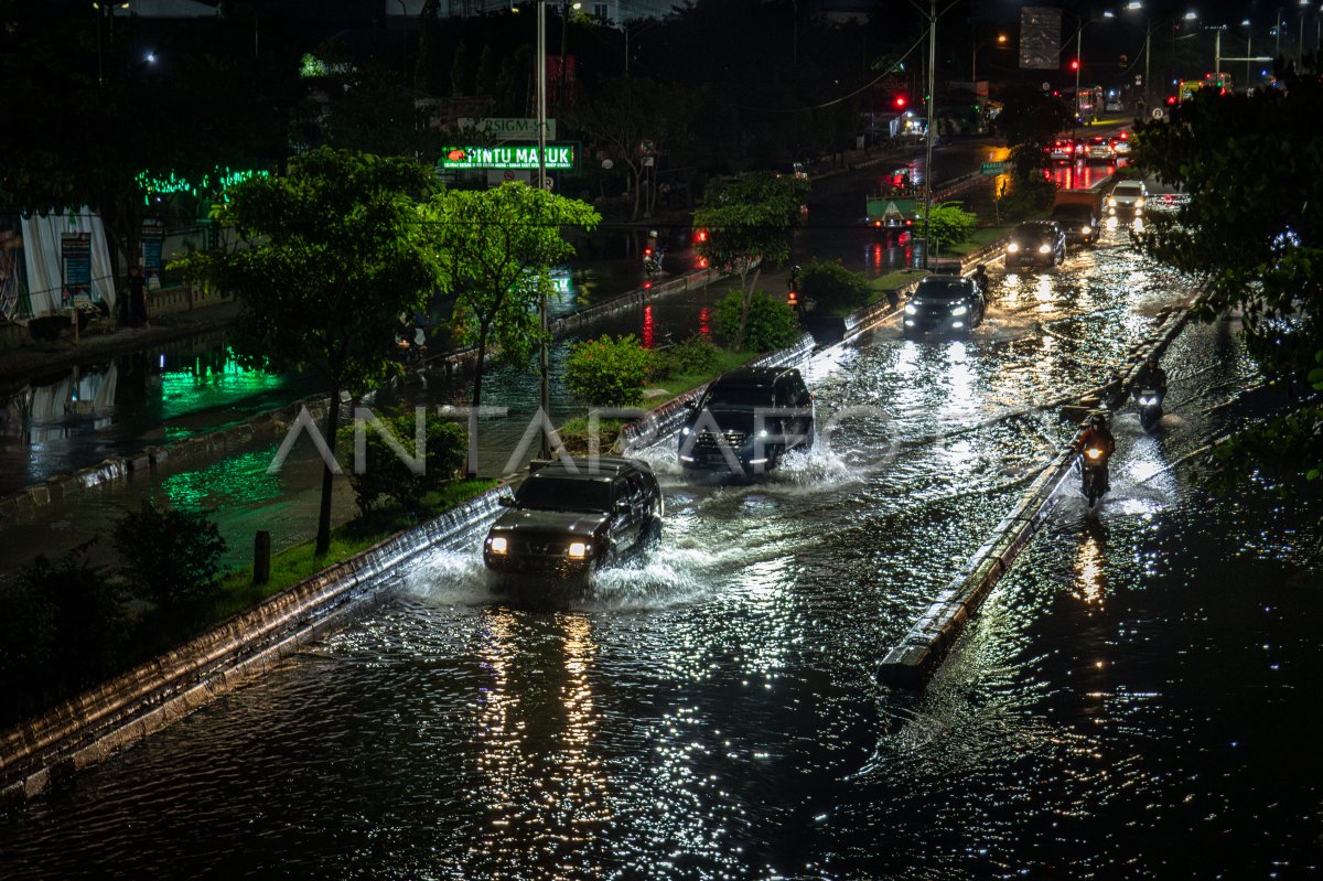 Banjir di jalur Pantura Semarang berangsur surut | ANTARA Foto