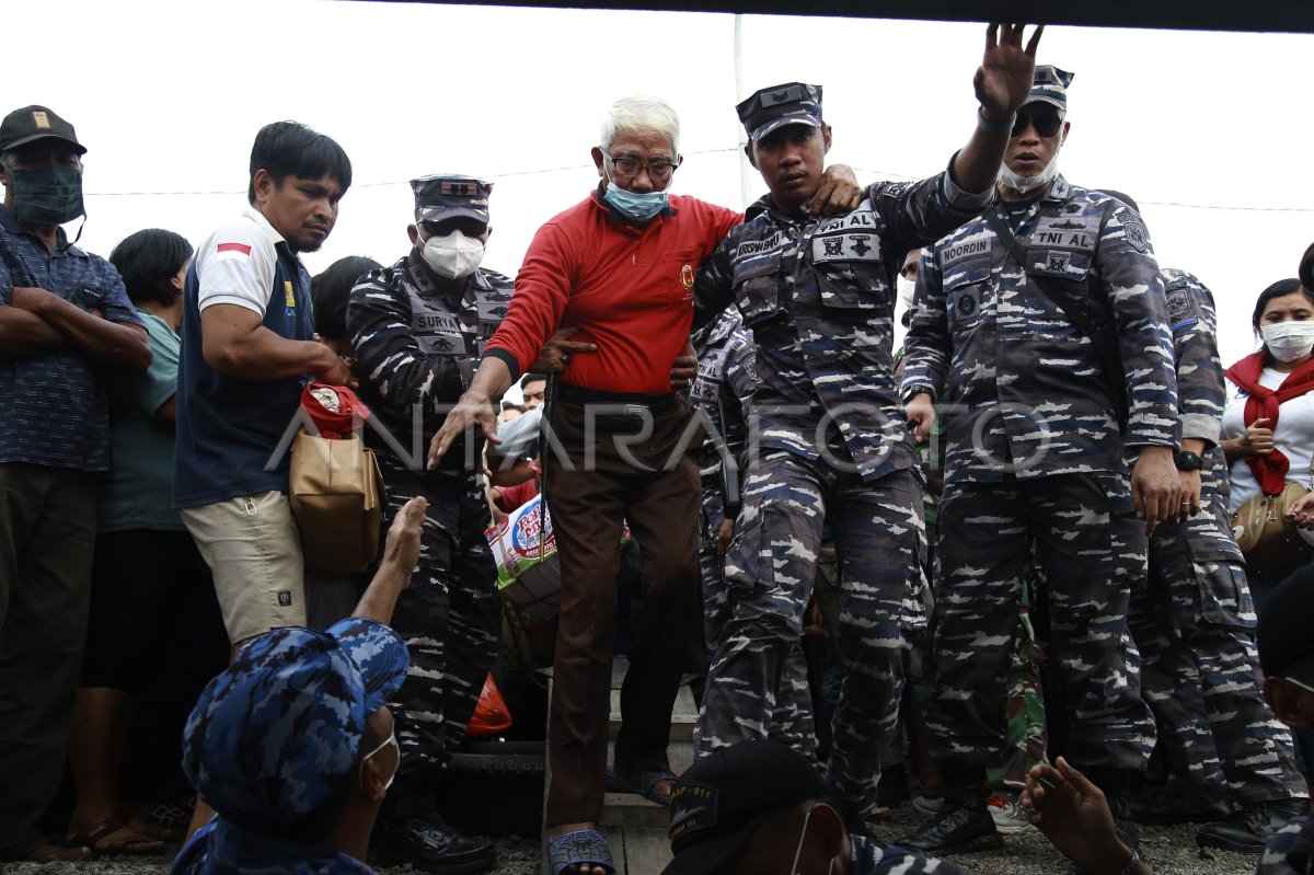 Evakuasi warga terdampak erupsi Gunung Ruang | ANTARA Foto