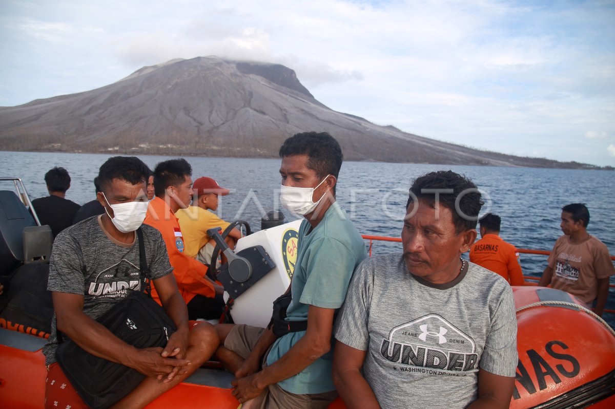 Mount Space Refugee Evacuation Still Continues Antara Foto