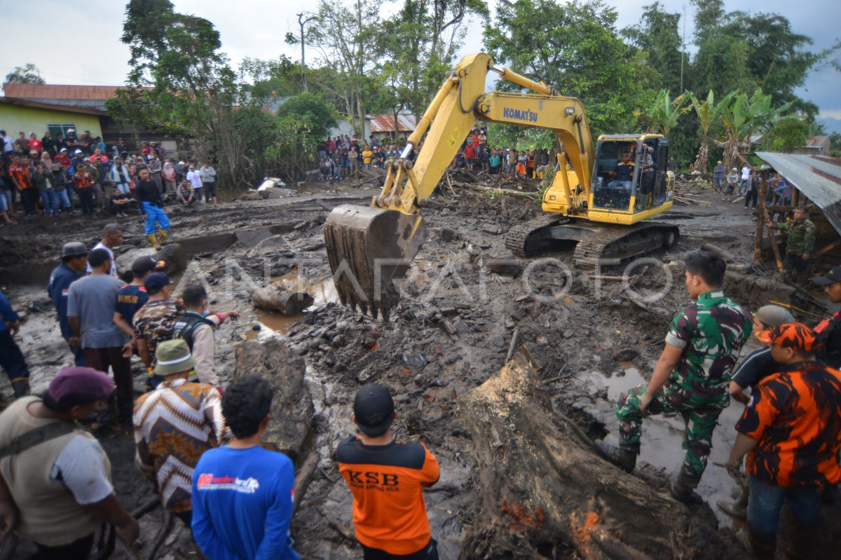 Korban bencana banjir bandang Sumbar | ANTARA Foto