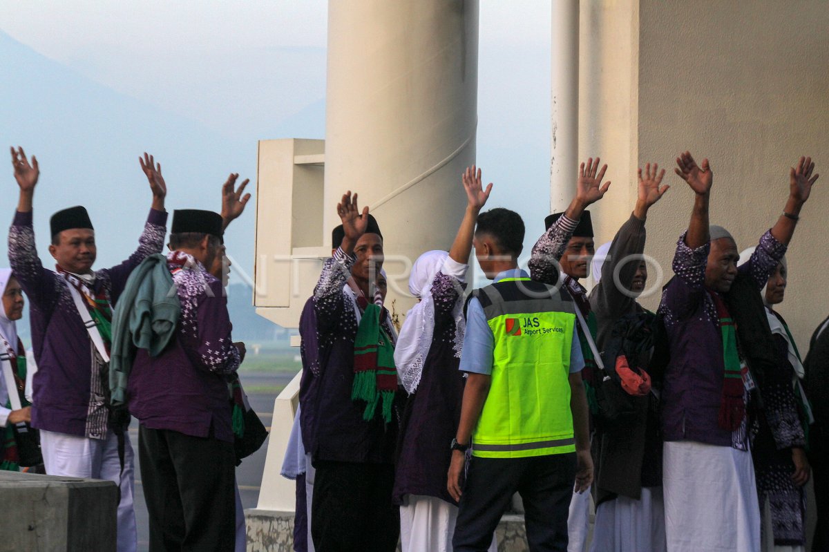 Pemberangkatan jamaah calon haji embarkasi Surabaya | ANTARA Foto Pemberangkatan jamaah calon haji embarkasi Surabaya | ANTARA Foto