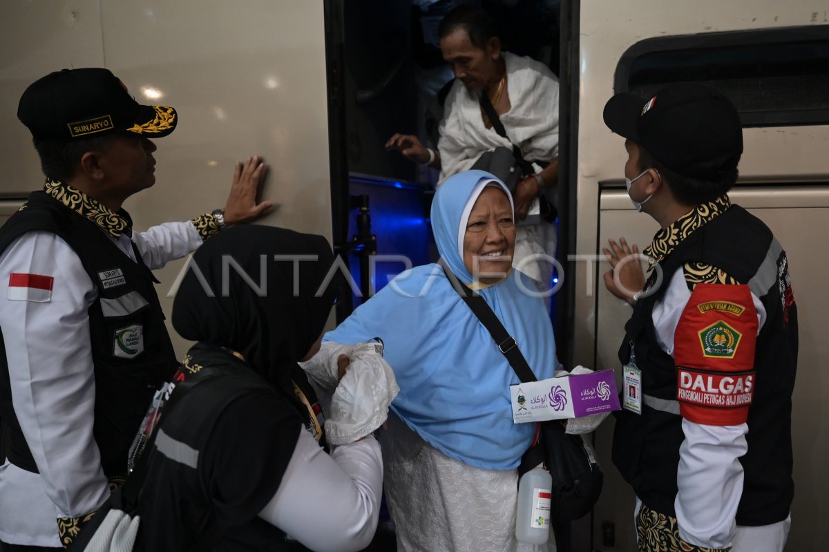 Jamaah calon haji embarkasi Solo SOC 43 tiba di Makkah | ANTARA Foto