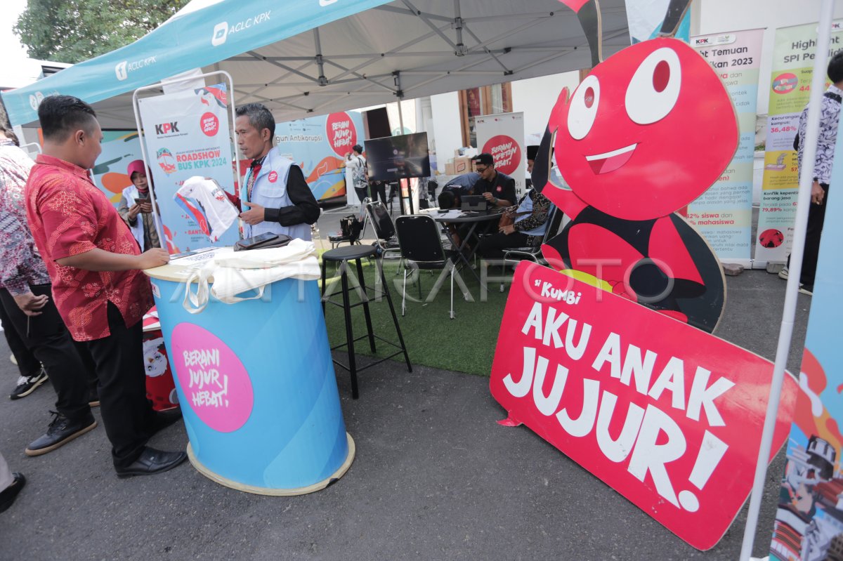 Pembukaan roadshow bus KPK jelajah negeri bangun antikorupsi | ANTARA Foto Pembukaan roadshow bus KPK jelajah negeri bangun antikorupsi | ANTARA Foto
