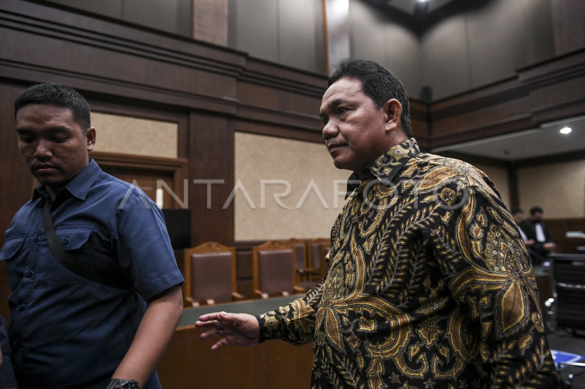 Achsanul Qosasi divonis 2,5 tahun penjara | ANTARA Foto Achsanul Qosasi divonis 2,5 tahun penjara | ANTARA Foto