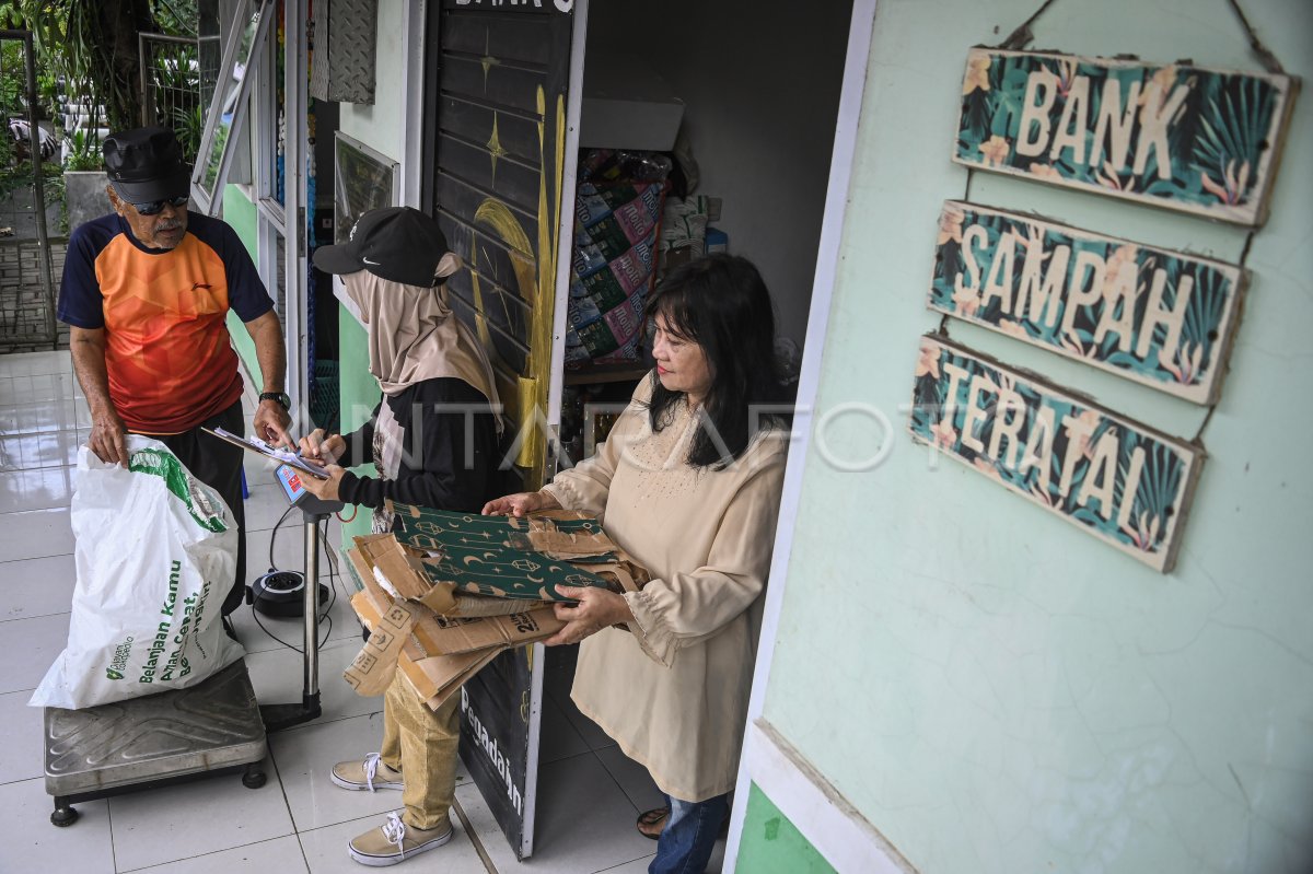 Nilai ekonomi dan legalitas bank sampah di Indonesia | ANTARA Foto