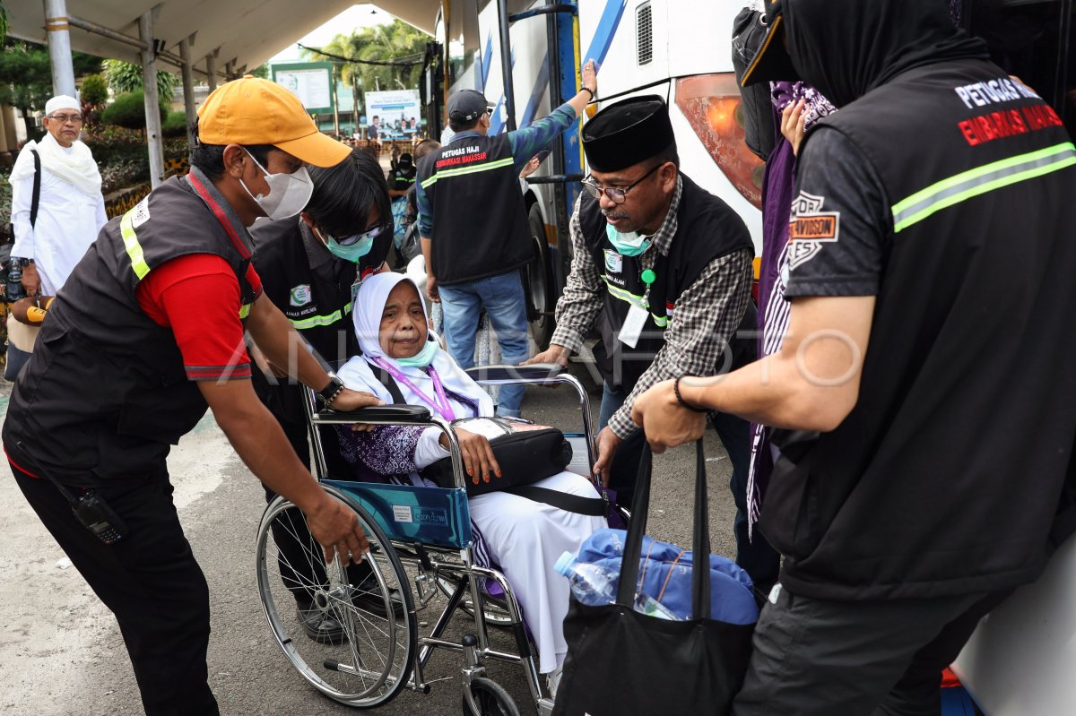 Jamaah haji asal Papua tiba di tanah air | ANTARA Foto Jamaah haji asal Papua tiba di tanah air | ANTARA Foto