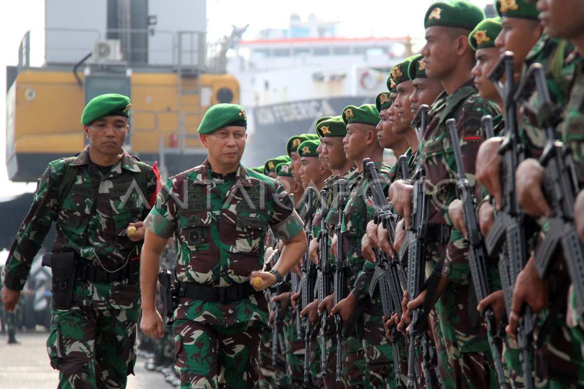 Pelepasan pasukan Satgas Ops Pamtas RI-PNG di Pelabuhan Dumai | ANTARA Foto
