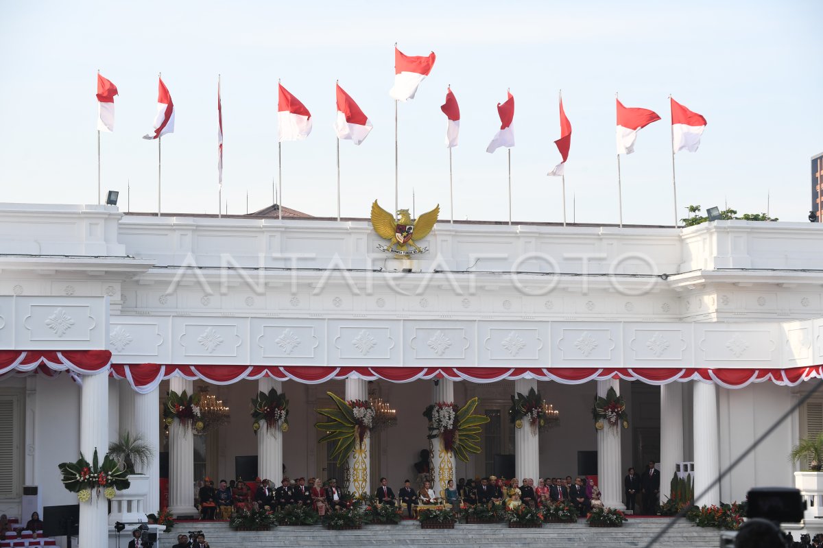 Upacara Penurunan Bendera Merah Putih di Jakarta | ANTARA Foto