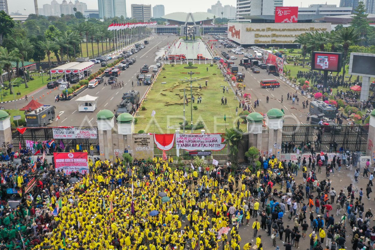 Aksi tolak pengesahan Revisi UU Pilkada | ANTARA Foto Aksi tolak pengesahan Revisi UU Pilkada | ANTARA Foto