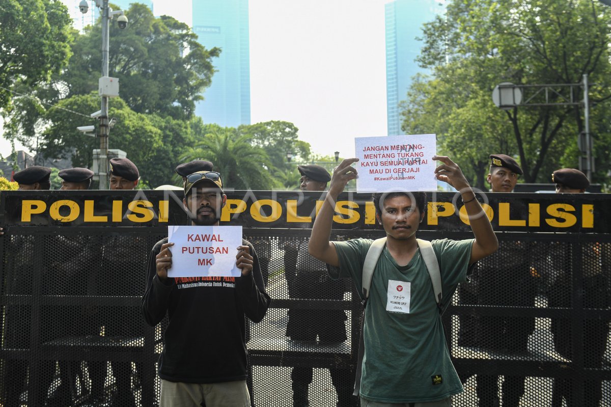 Aksi mahasiswa kawal putusan MK | ANTARA Foto