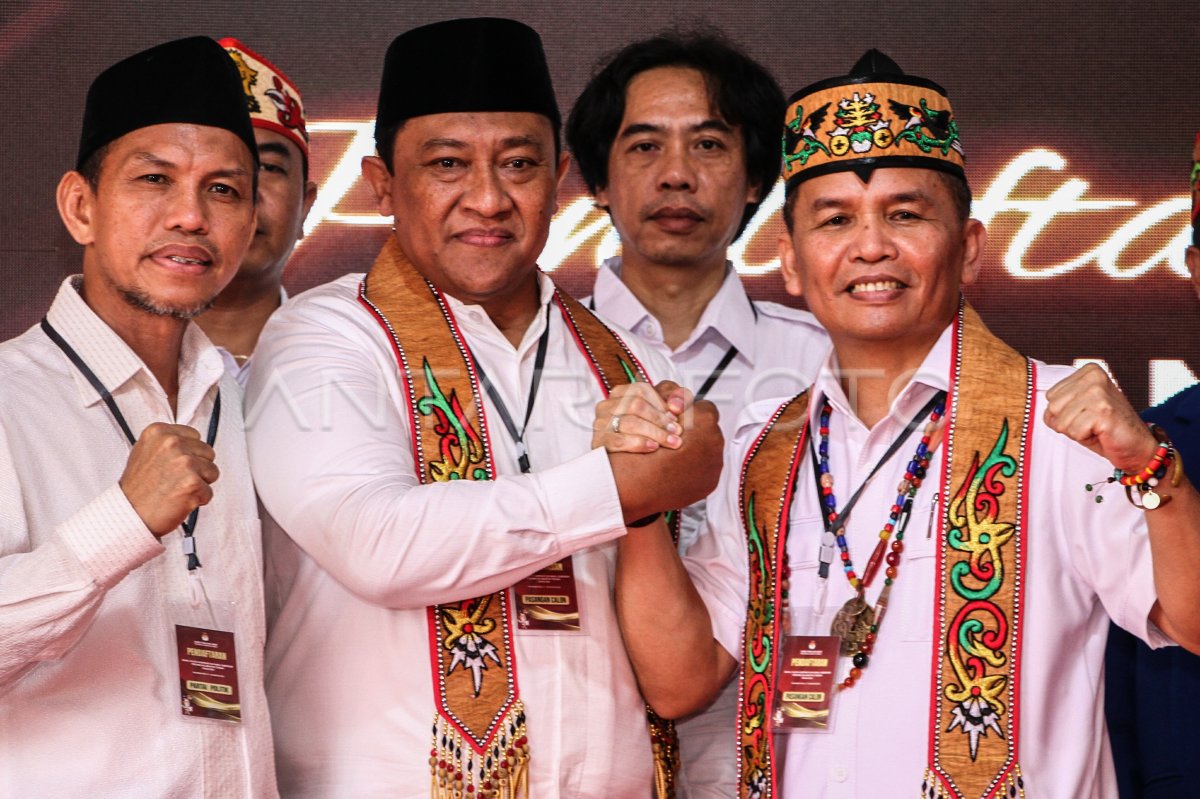 Agustiar Sabran-Edy Pratowo mendaftar Pilgub Kalteng 2024 | ANTARA Foto