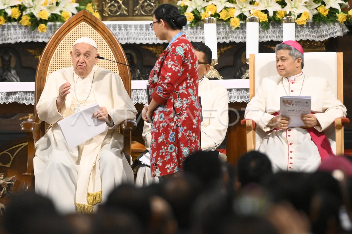 Paus Fransiskus kunjungi Gereja Katedral Jakarta | ANTARA Foto
