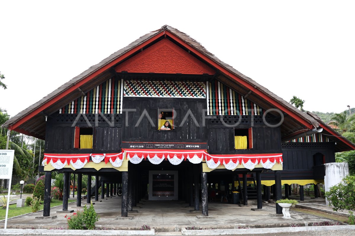 Rumah Cut Nyak Dhien jadi tujuan wisata saat PON XXI | ANTARA Foto Rumah Cut Nyak Dhien jadi tujuan wisata saat PON XXI | ANTARA Foto