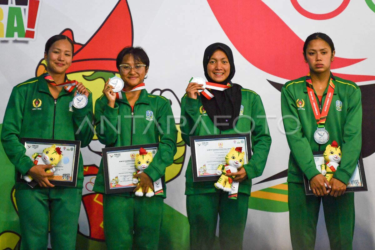 PON XXI Aceh-Sumut: Final 4x100 meter gaya bebas estafet putri | ANTARA Foto
