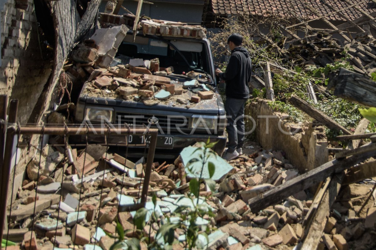 Dampak gempa kertasari Kabupaten Bandung | ANTARA Foto