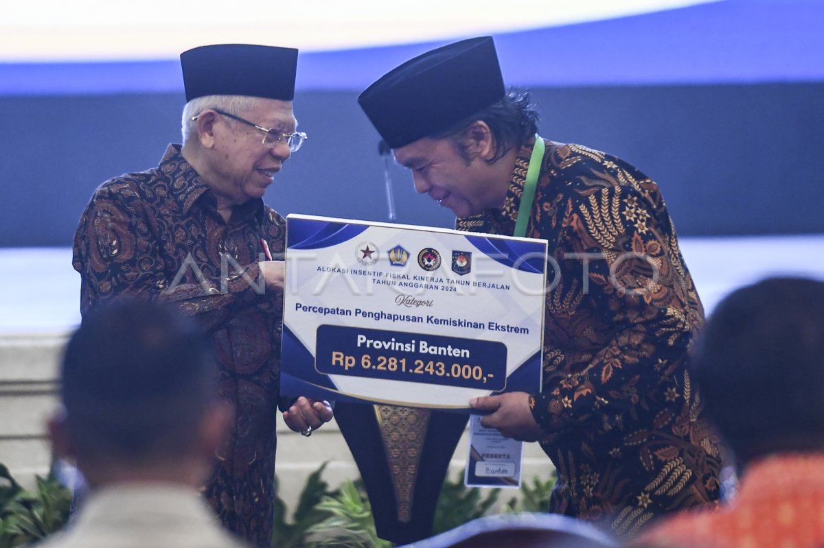 Penyerahan dana insentif fiskal penghapusan kemiskinan ekstrem | ANTARA Foto