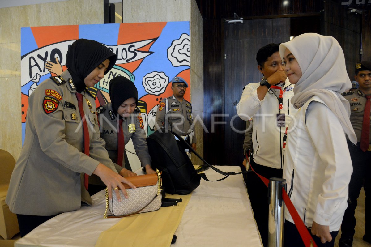 Pengamanan pengundian nomor urut peserta Pilkada Sulsel | ANTARA Foto