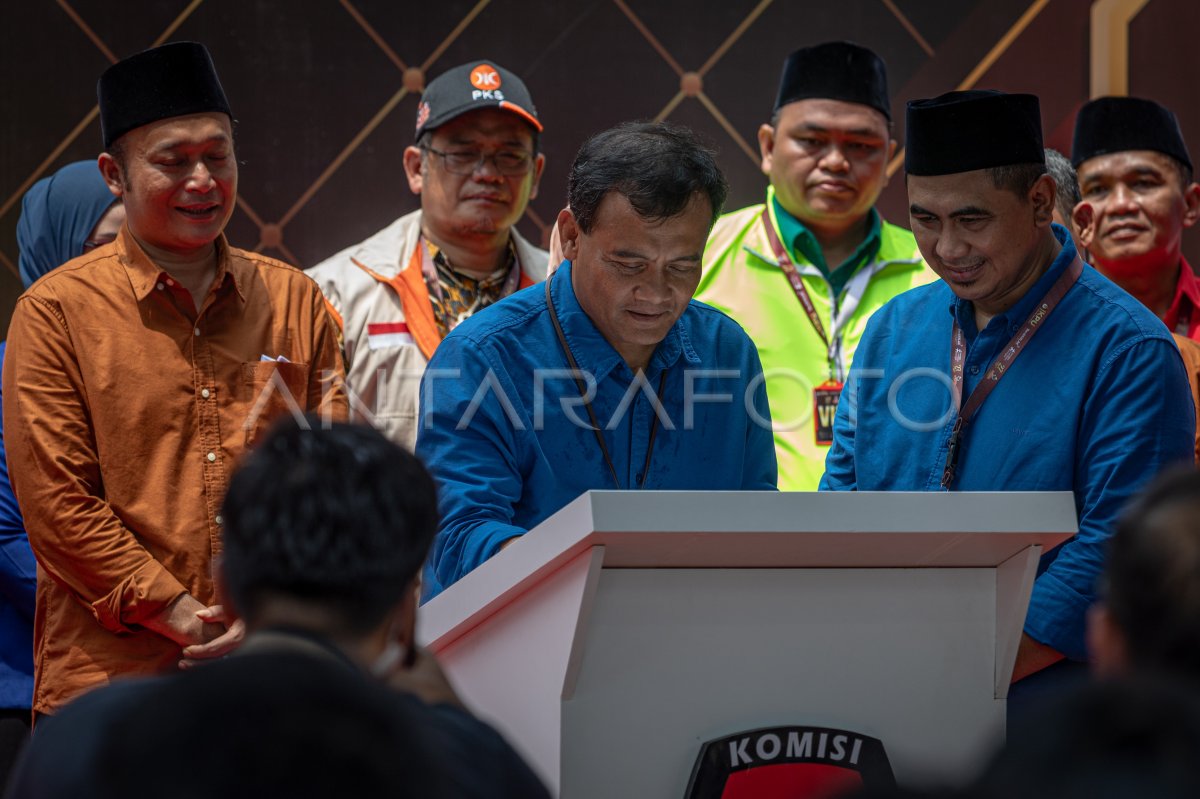 Deklarasi kampanye damai Pilgub-Cawagub Jateng 2024 | ANTARA Foto