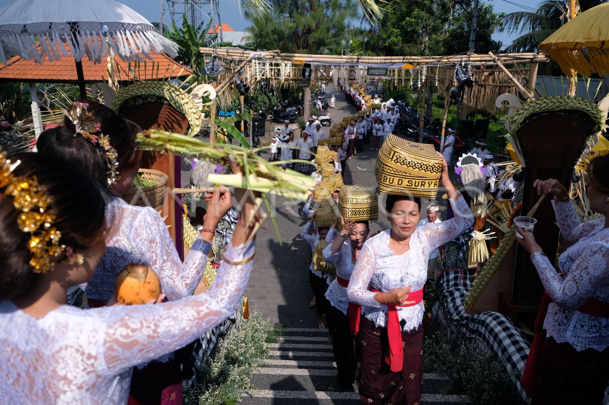 Tradisi persembahyangan Hari Raya Galungan | ANTARA Foto