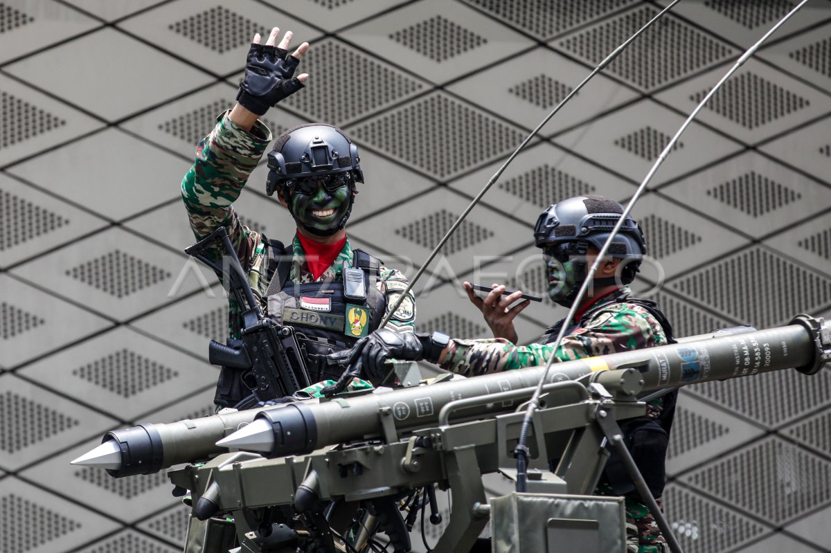 Parade Alutsista HUT ke-79 TNI | ANTARA Foto
