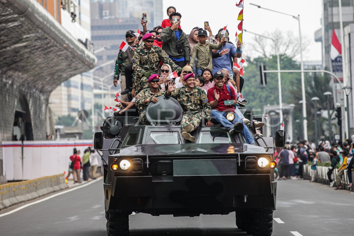 Parade Alutsista HUT ke-79 TNI | ANTARA Foto