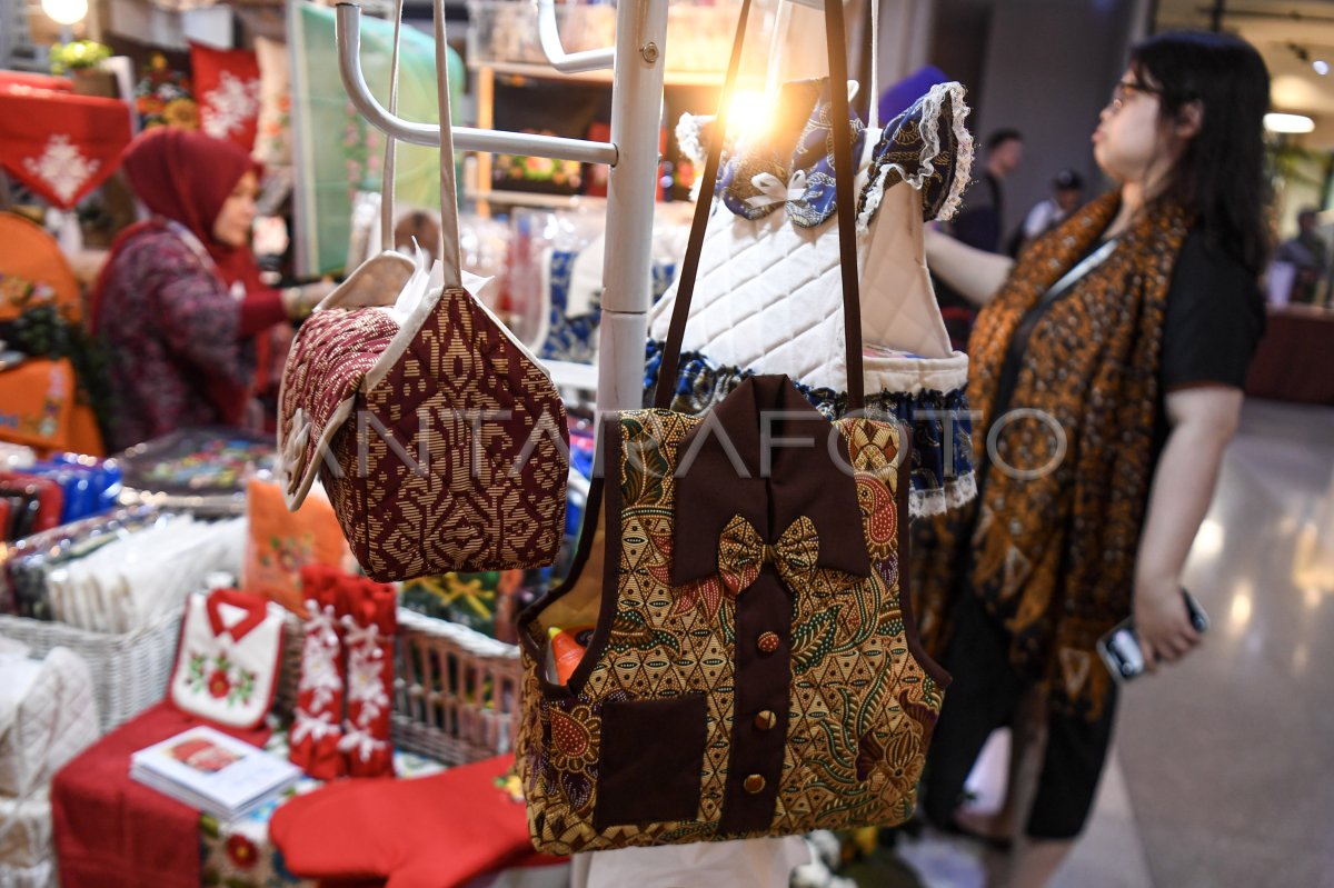 Pameran produk UMKM BerKRIYAsi | ANTARA Foto