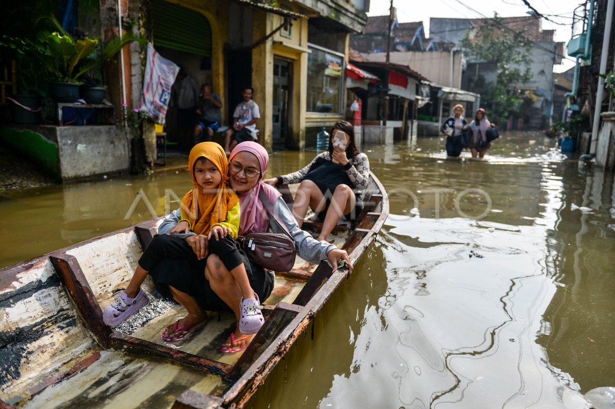 Banjir di Dayeuhkolot Kabupaten Bandung | ANTARA Foto
