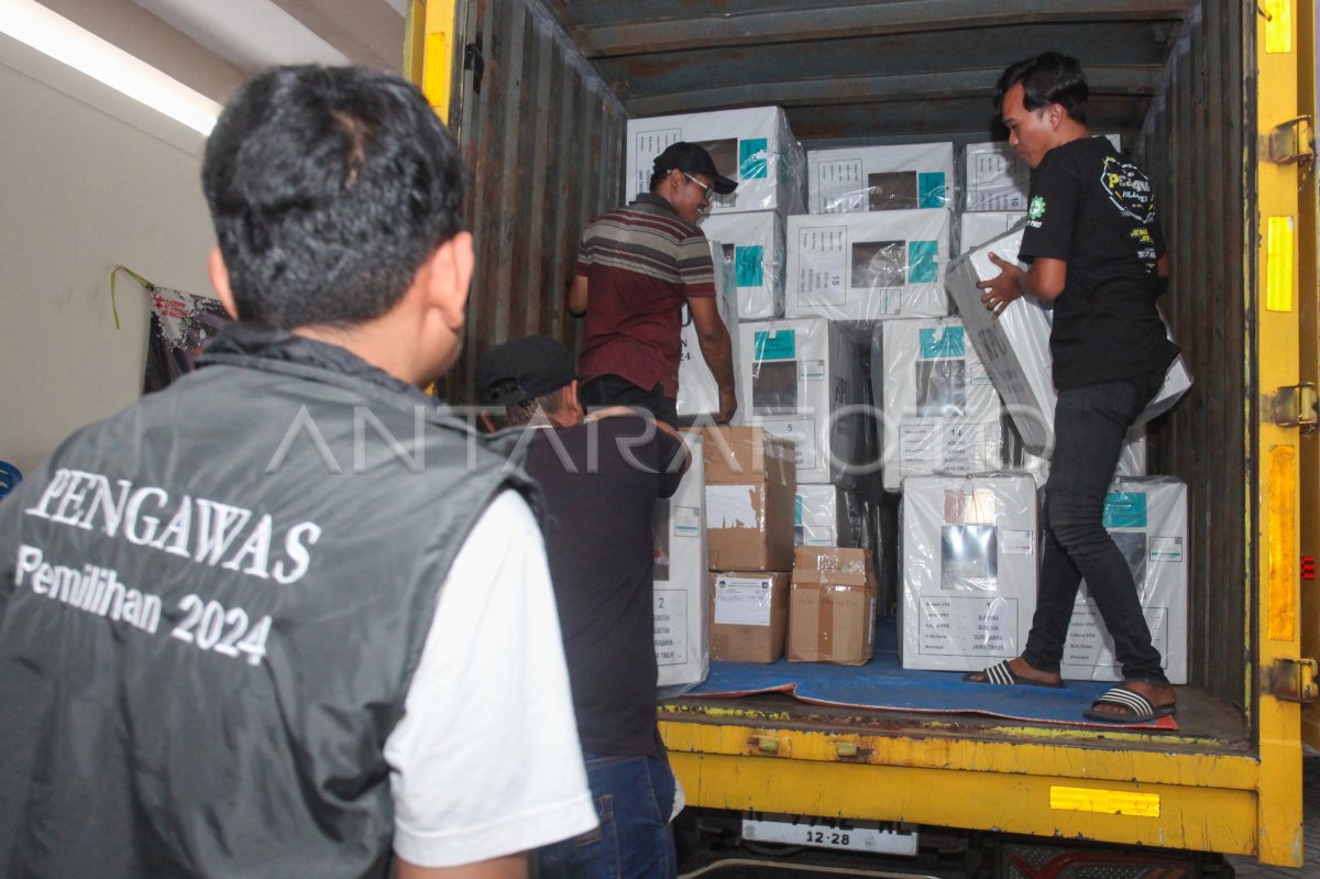 Distribusi logistik Pilkada 2024 di Surabaya | ANTARA Foto