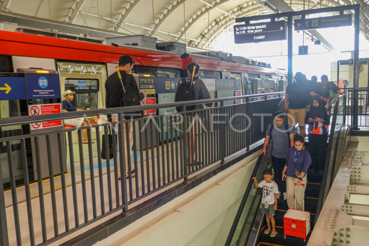 Tarif khusus LRT Jabodebek saat Pilkada 2024 | ANTARA Foto