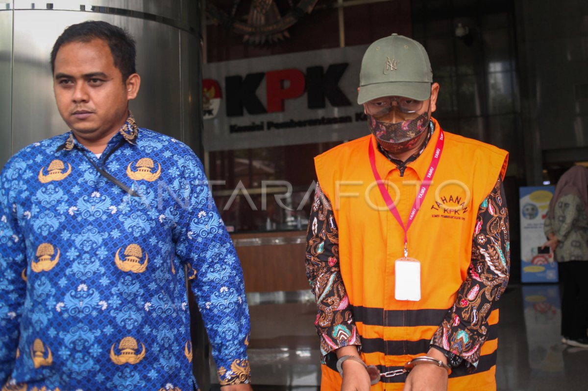 Pemeriksaan tersangka dugaan korupsi APD COVID-19 | ANTARA Foto