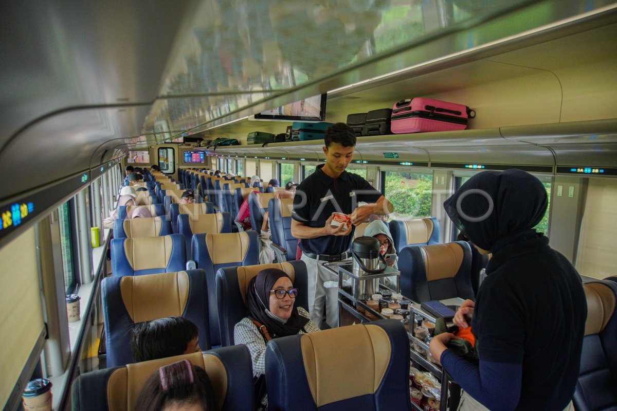 Antisipasi lonjakan penumpang kereta saat libur Nataru | ANTARA Foto Antisipasi lonjakan penumpang kereta saat libur Nataru | ANTARA Foto