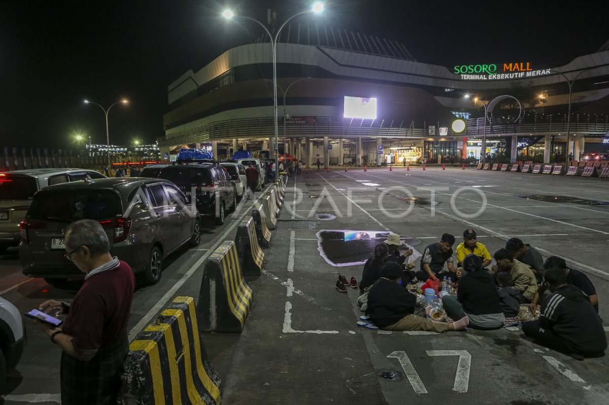 Jumlah penumpang yang telah diseberangkan ke Bakauheni | ANTARA Foto