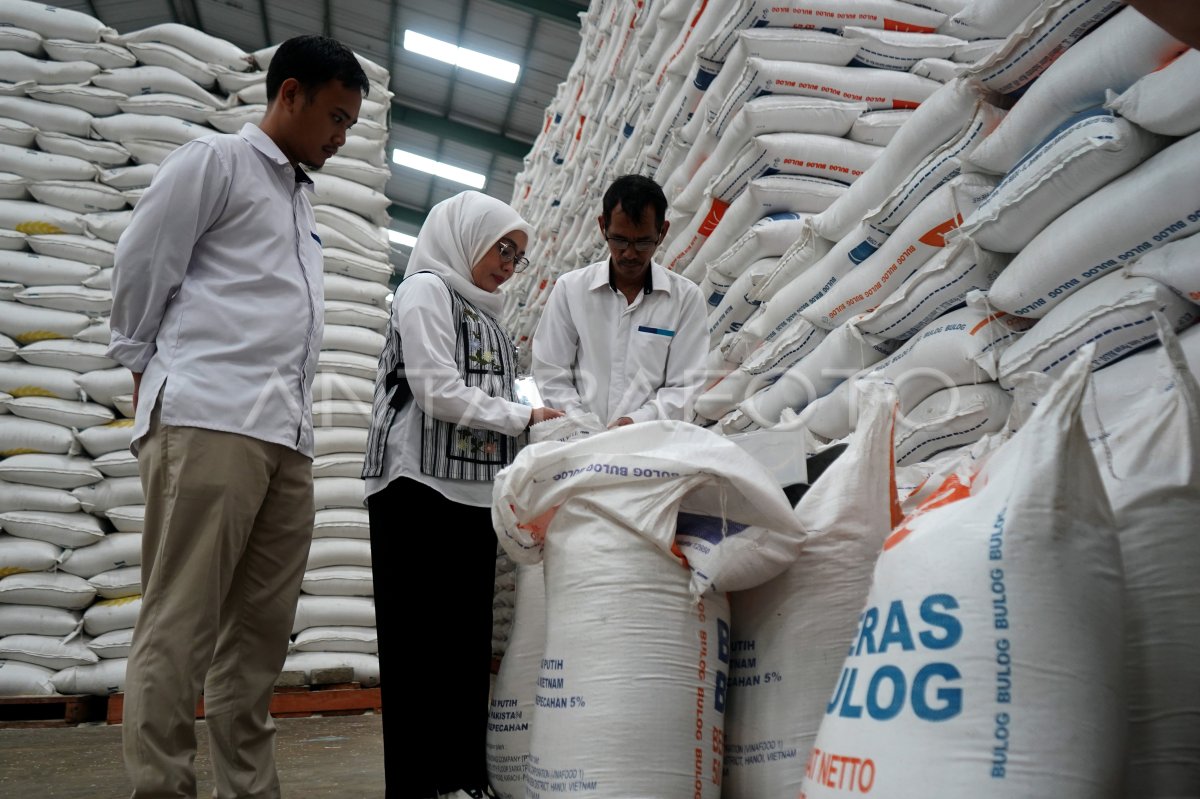 Stok beras Bulog di Makassar | ANTARA Foto
